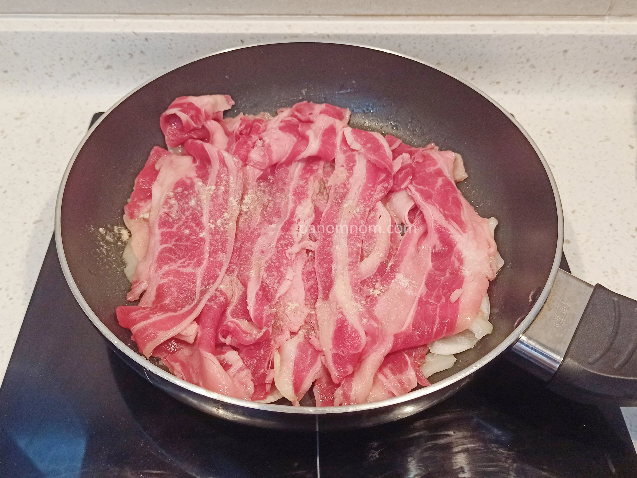 Tasty and Easy Beef Bowl Yoshinoya Recipe | Panomnom