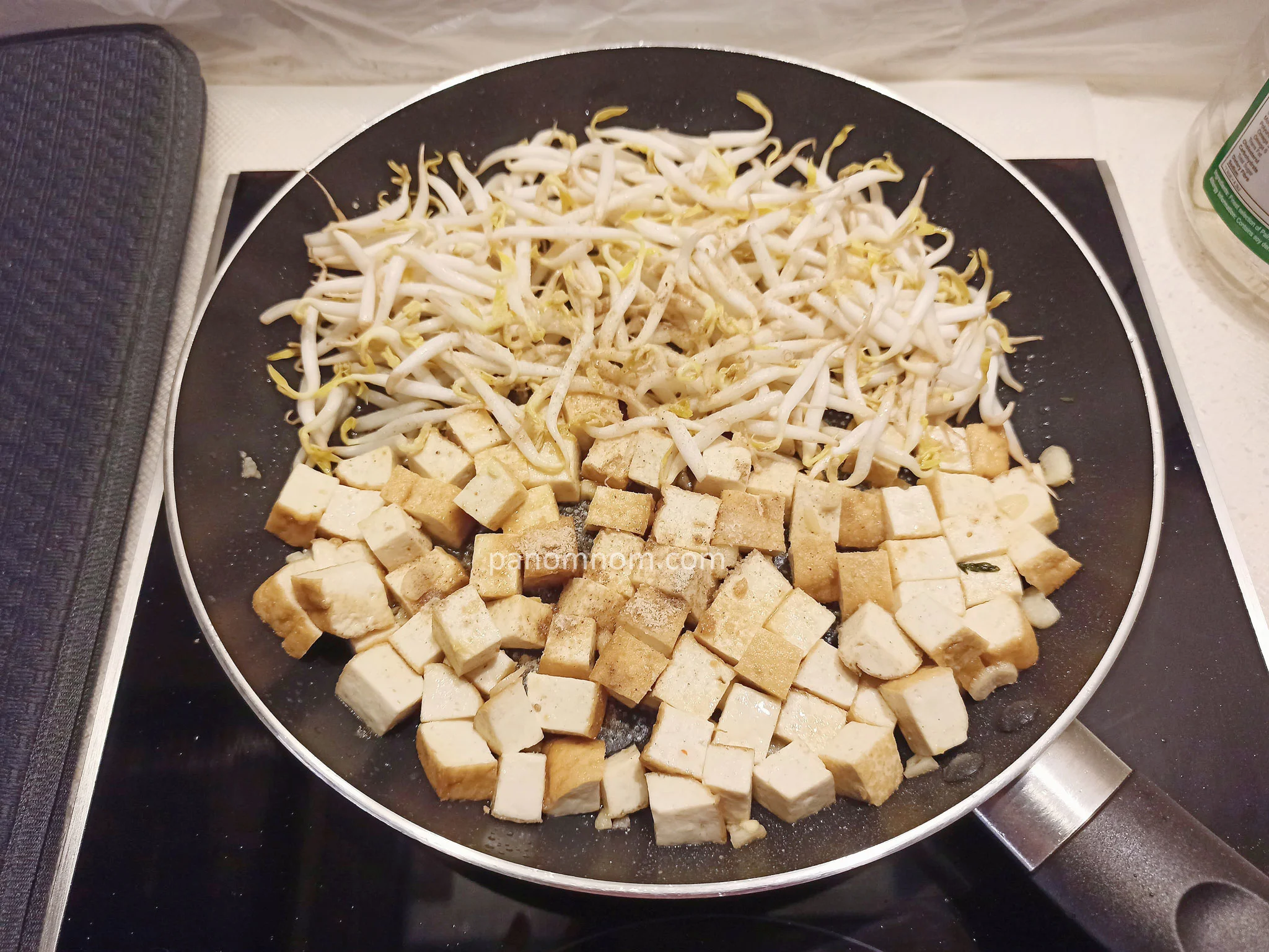 How to Make Sauteed Bean Sprouts with Tofu at Home | Panomnom