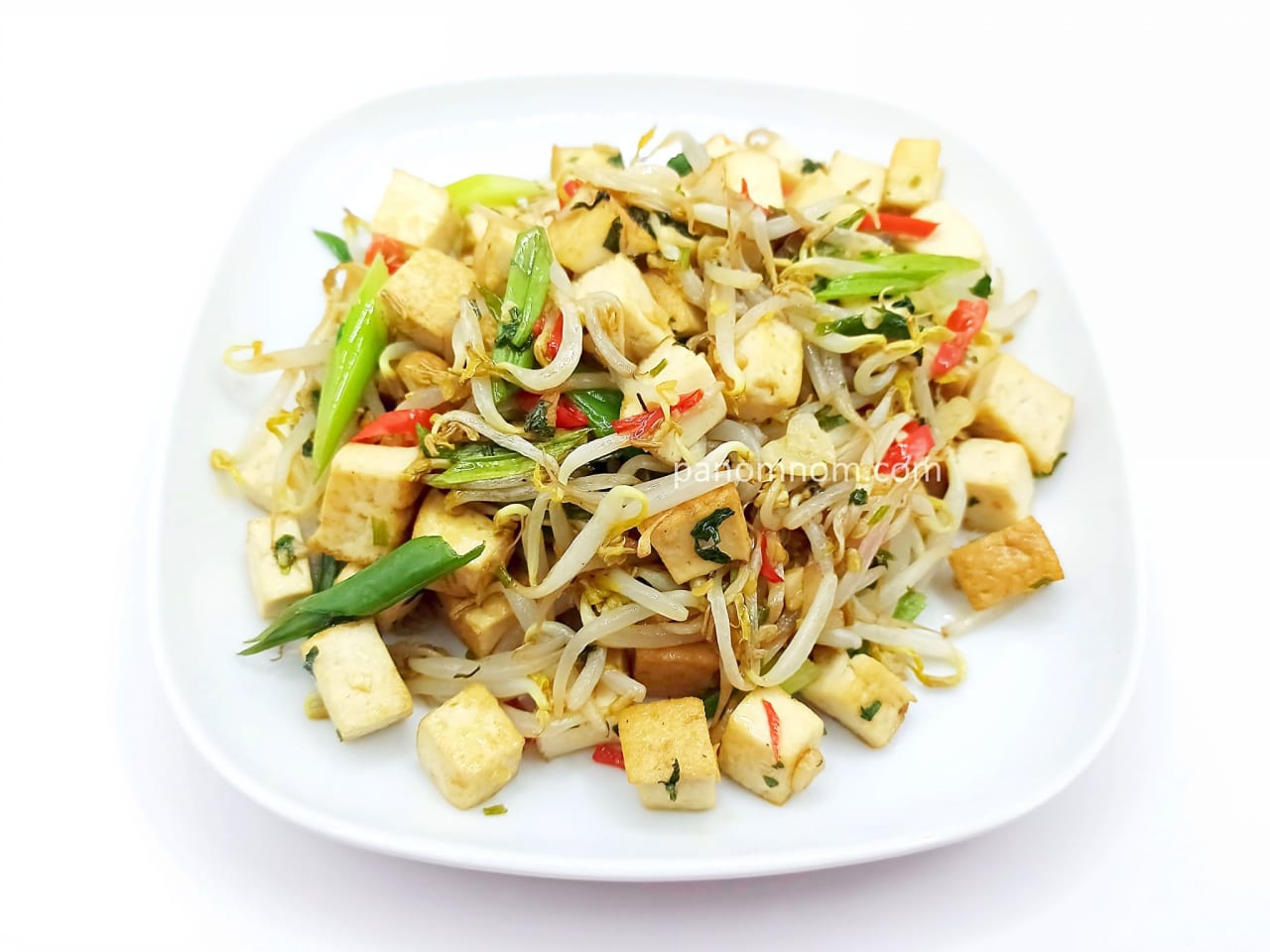 Tasty and Easy Sauteed Bean Sprouts with Tofu Recipe | Panomnom