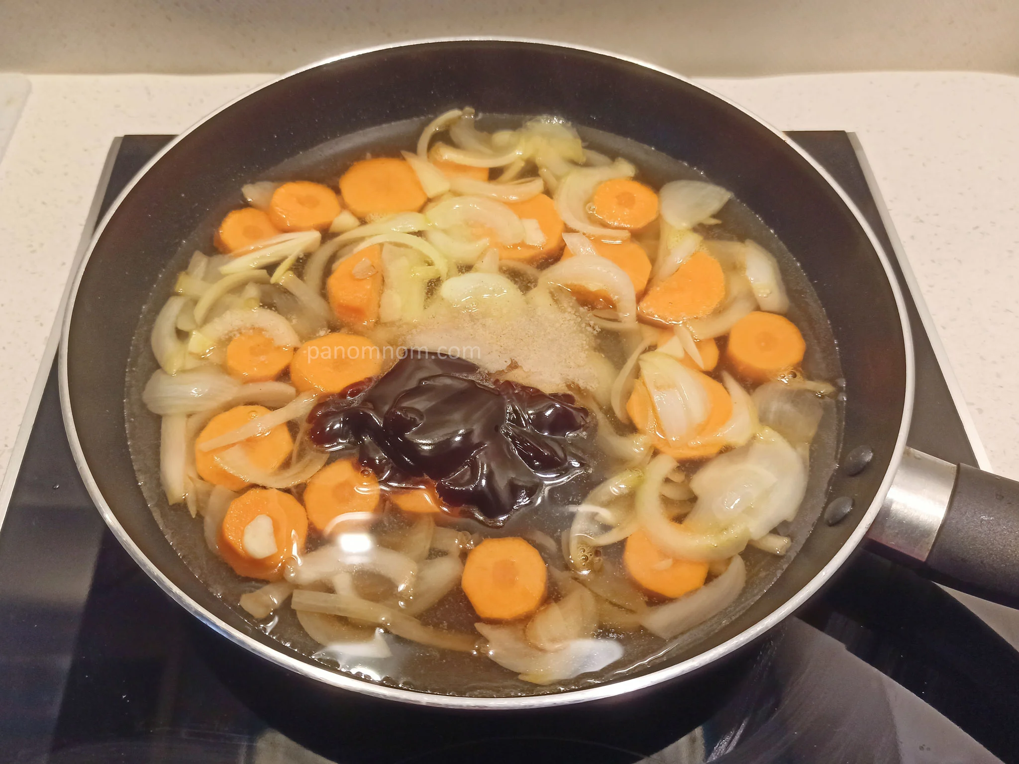 Tasty and Easy Stir-fried Button Mushrooms with Oyster Sauce Recipe ...