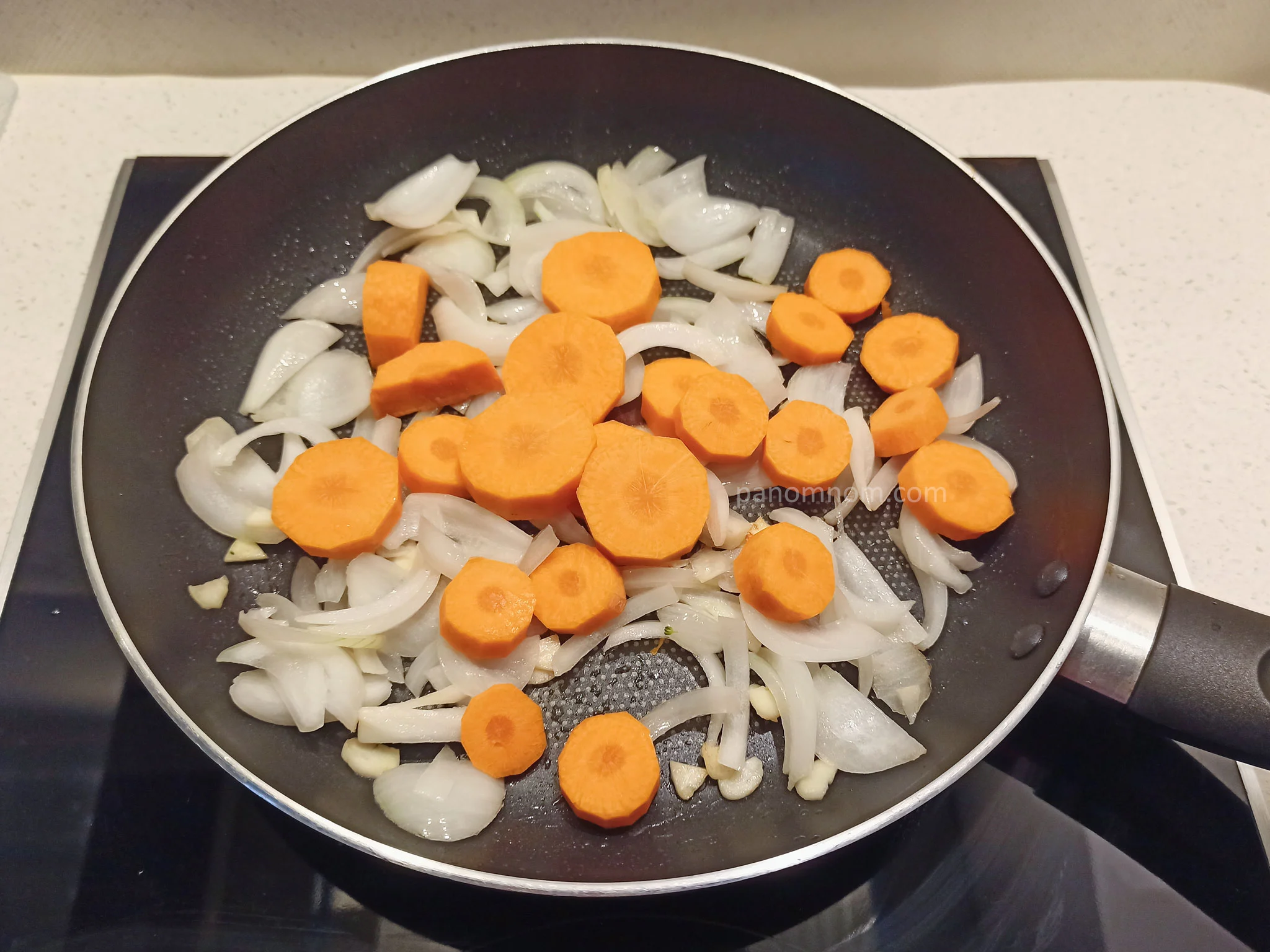 Tasty and Easy Stir-fried Button Mushrooms with Oyster Sauce Recipe ...