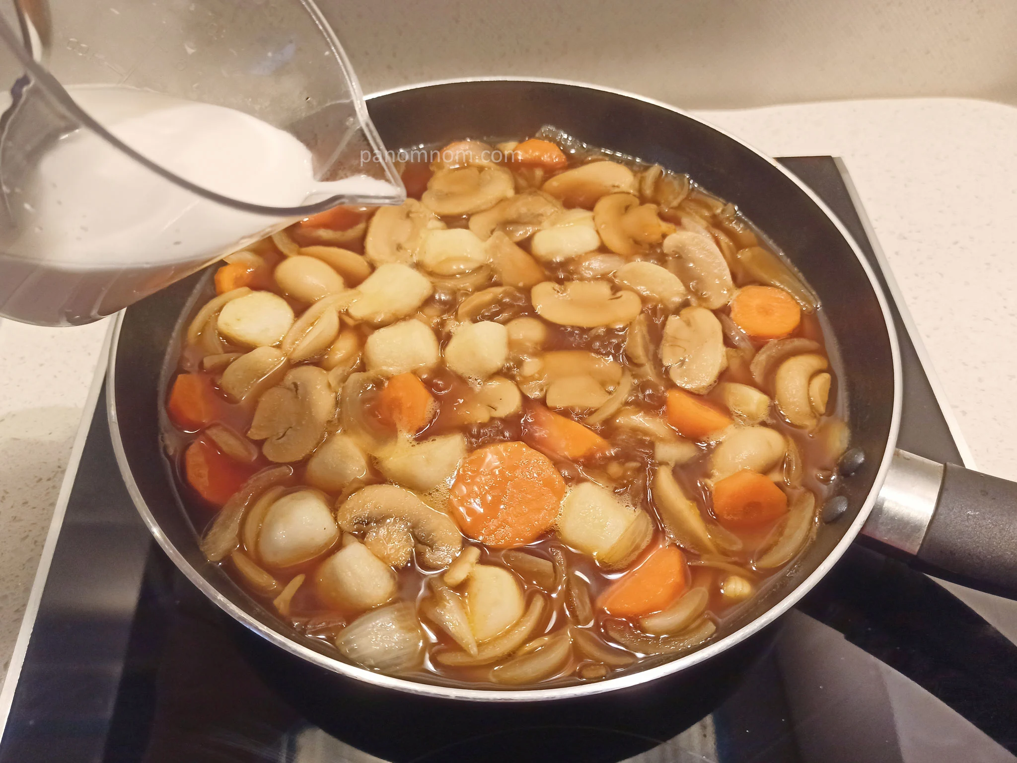 Tasty and Easy Stir-fried Button Mushrooms with Oyster Sauce Recipe ...