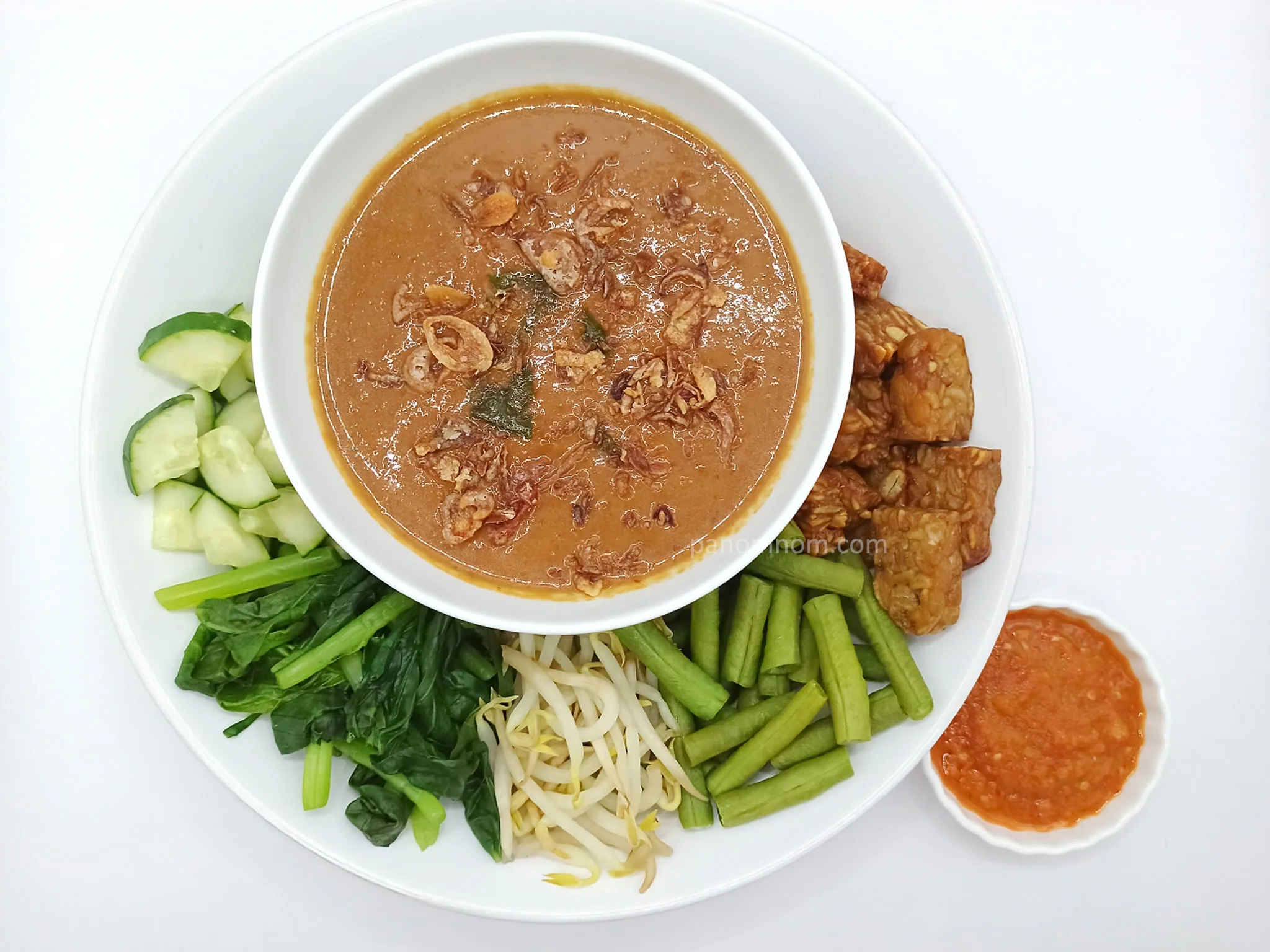 Tasty and Easy Pecel (Vegetables in Peanut Sauce) Recipe | Panomnom