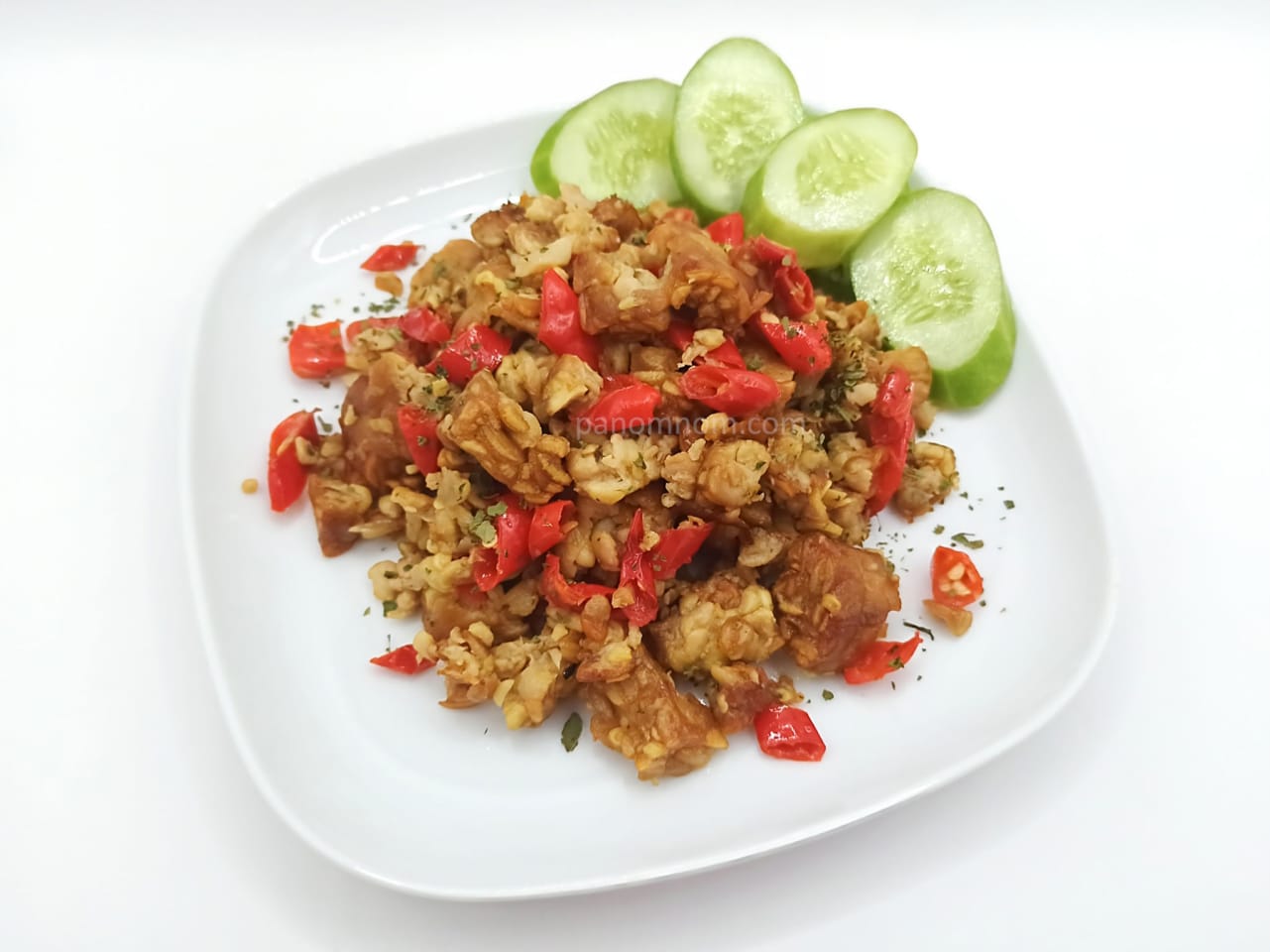 Tasty and Easy Smashed Fried Tempeh in Spicy Sambal Recipe | Panomnom